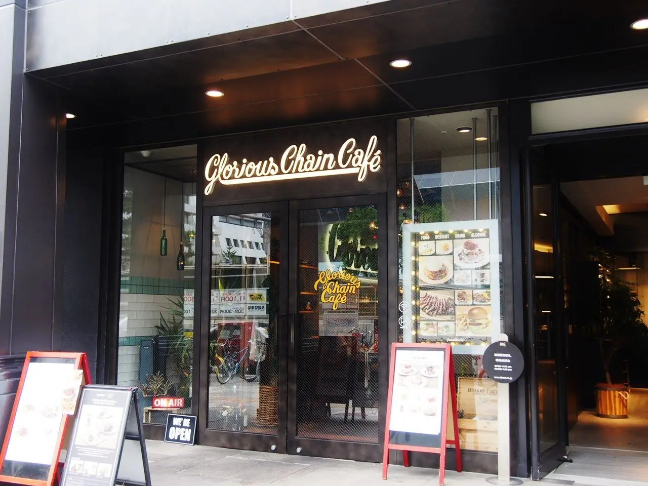 A Photogenic Menu is at the DIESEL Cafe in Osaka, Glorious Chain Cafe ...