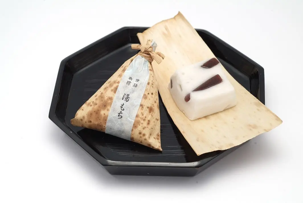 Yumochi at the Yumochi Honpo Chimoto Main store. - Souvenirs and ...