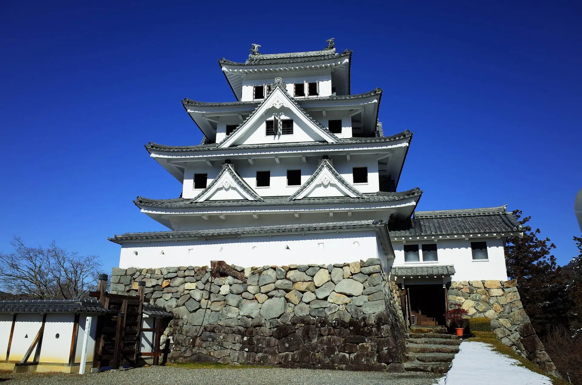 Gujo Hachiman Castle - Must-See, Access, Hours & Price | GOOD LUCK TRIP