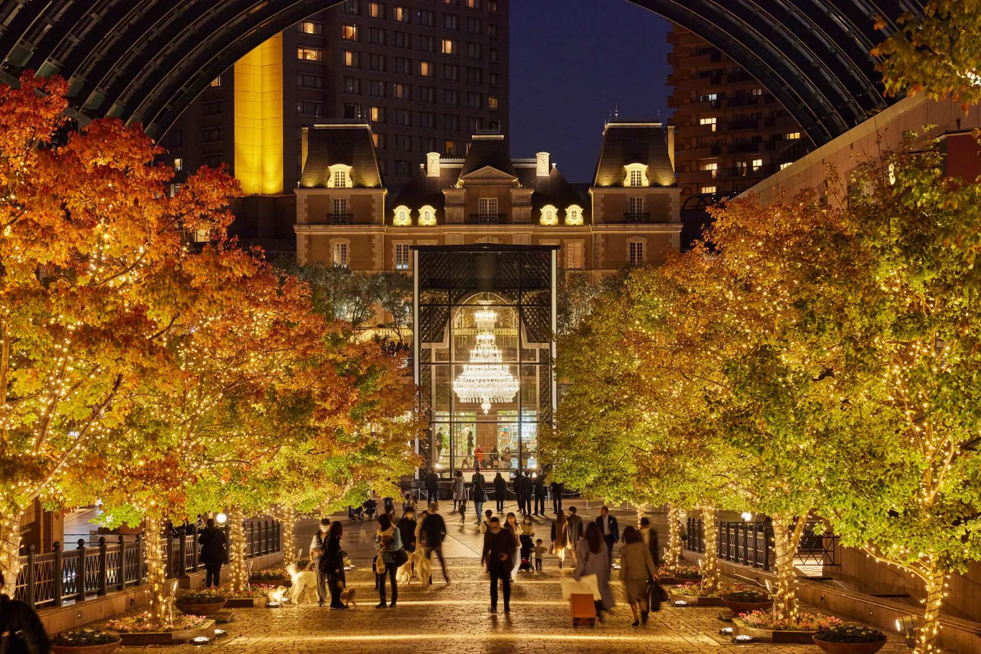 Yebisu Garden Place "Baccarat ETERNAL LIGHTS" - Must-See, Access, Hours ...